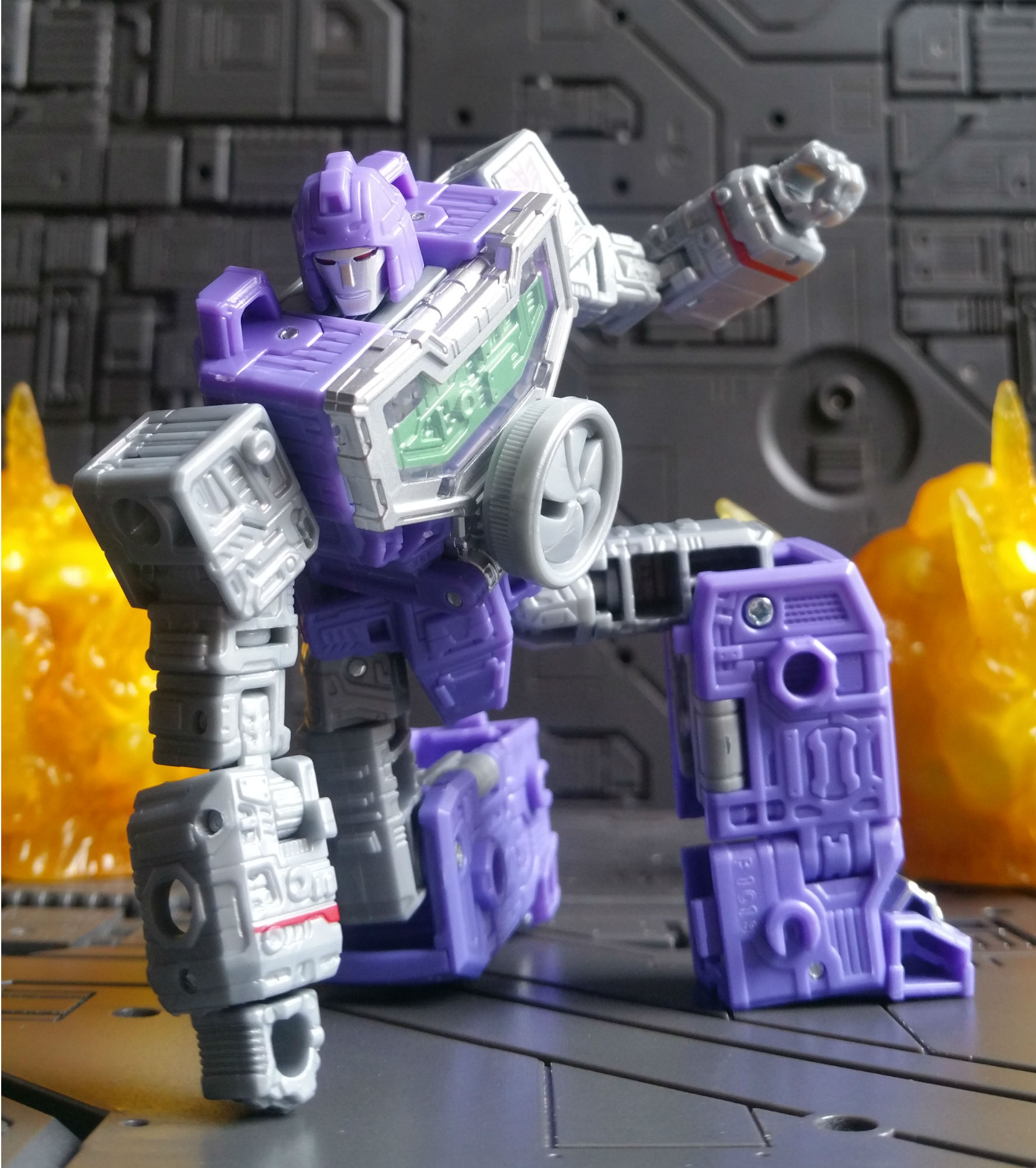 Foto Reseña: Transformers WFC Siege SG-28 Deluxe Class Refraktor ...