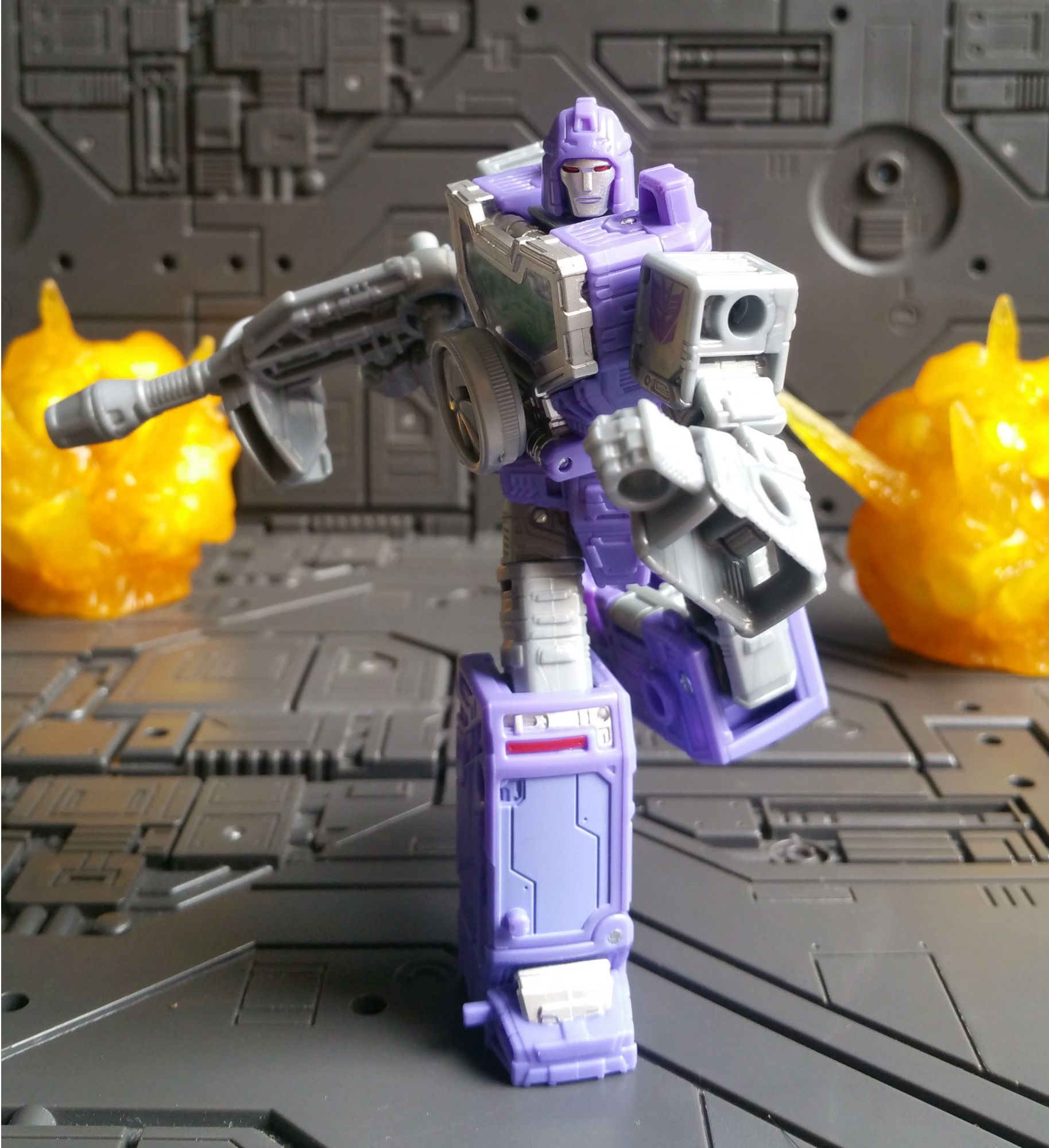 Foto Reseña: Transformers WFC Siege SG-28 Deluxe Class Refraktor ...