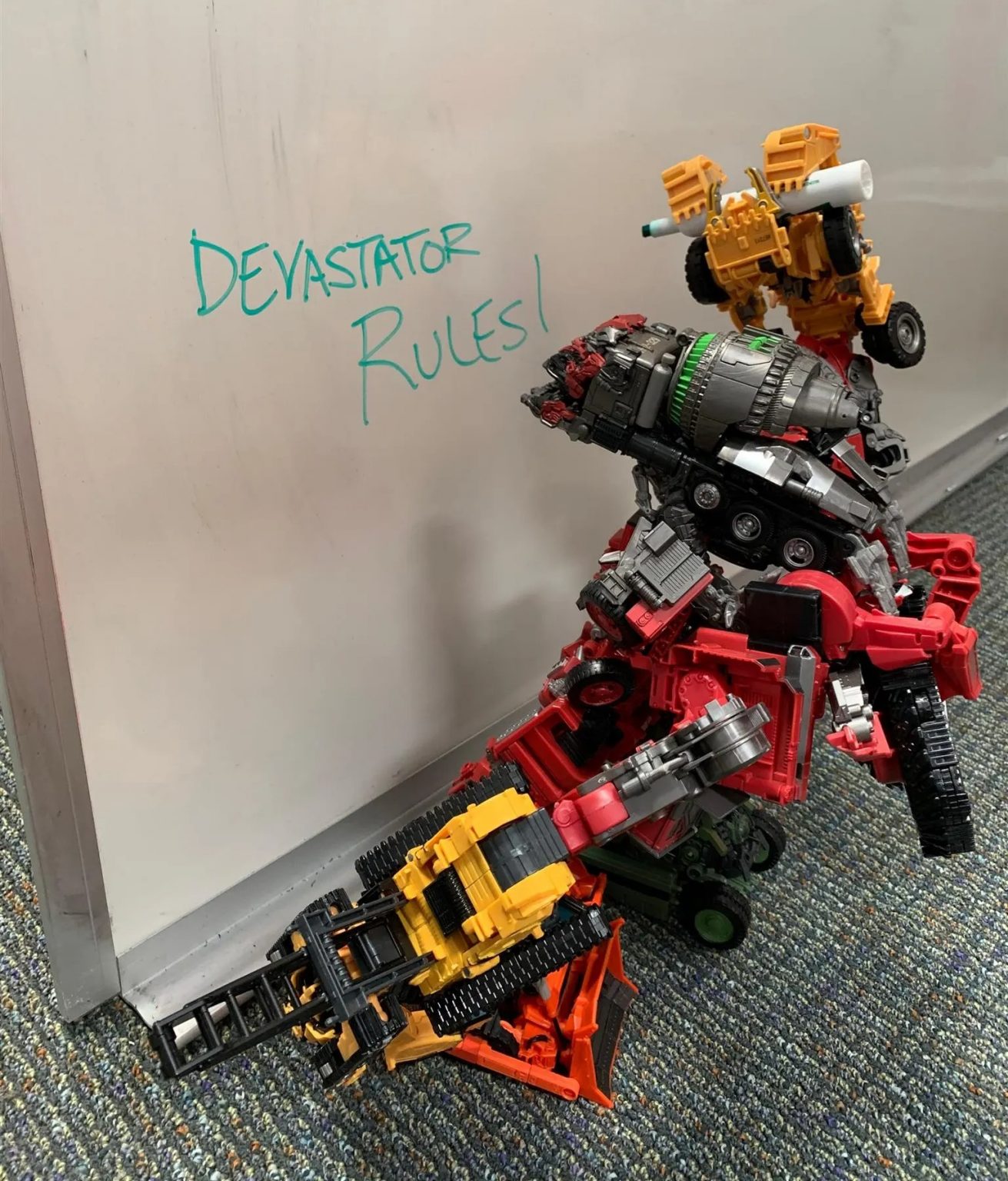 Foto Reseña: Transformers Studio Series Devastator – Cybertron 21