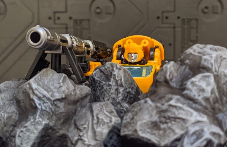 Foto Reseña: Transformers War For Cybertron Trilogy WFC-09 Deluxe Class Bumblebee (Netflix ...