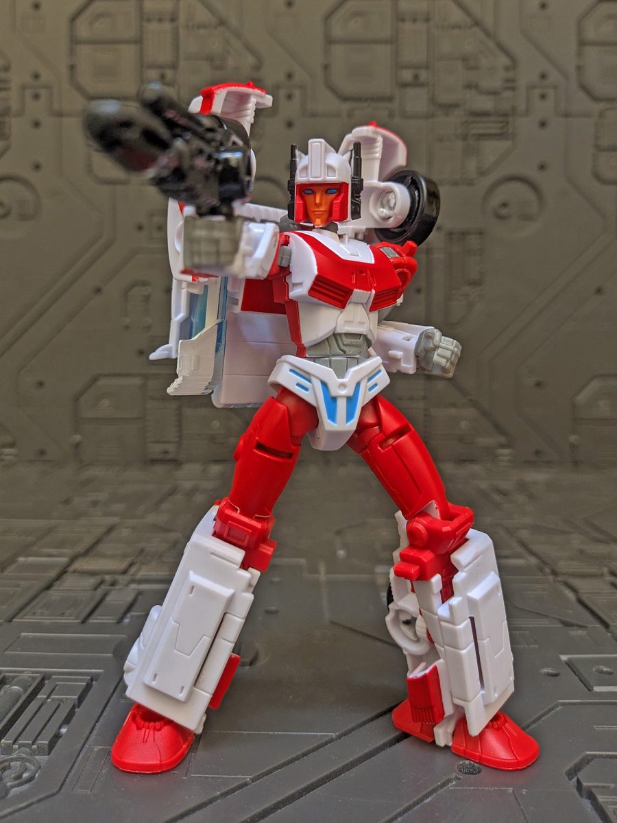 Foto Reseña: Transformers Legacy Deluxe Class Minerva – Cybertron 21