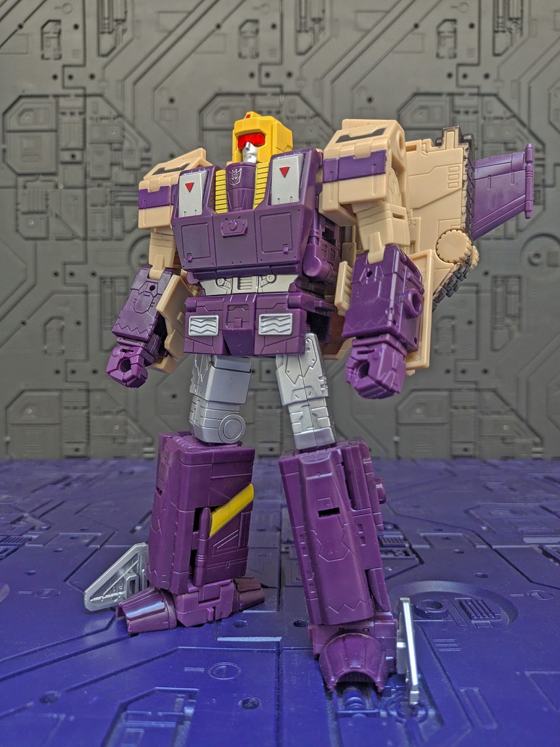 Foto Reseña: Transformers Legacy Leader Class Blitzwing – Cybertron 21