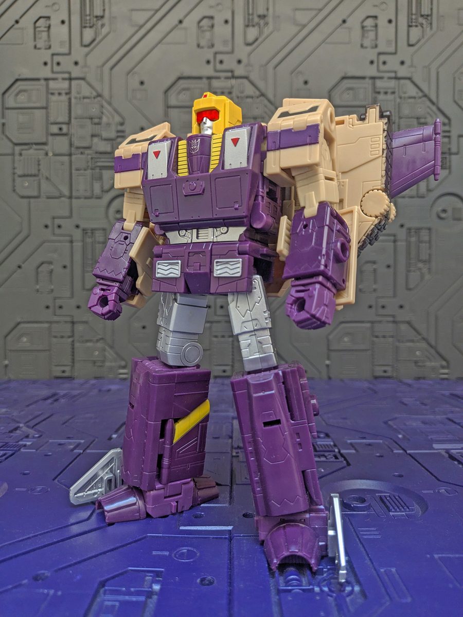 Foto Reseña: Transformers Legacy Leader Class Blitzwing – Cybertron 21