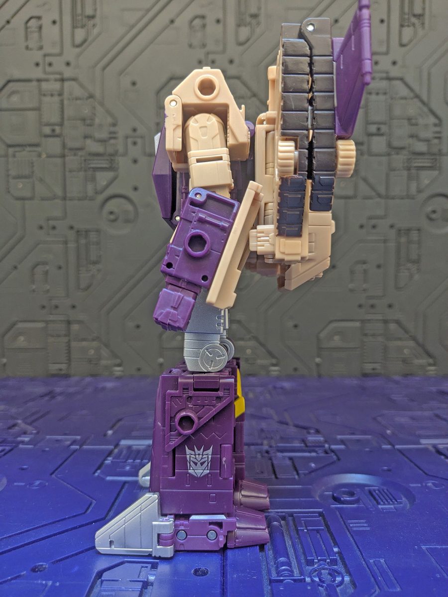 Foto Reseña: Transformers Legacy Leader Class Blitzwing – Cybertron 21