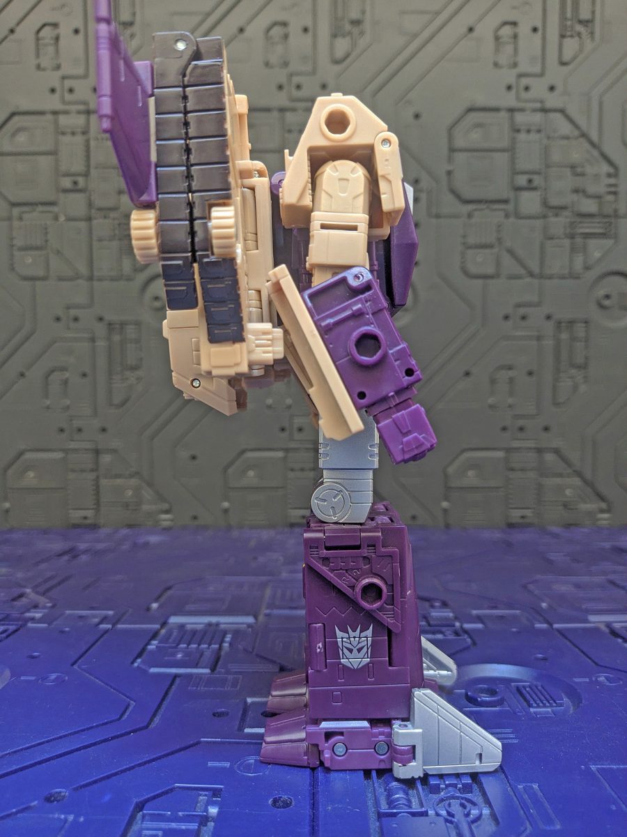 Foto Reseña: Transformers Legacy Leader Class Blitzwing – Cybertron 21