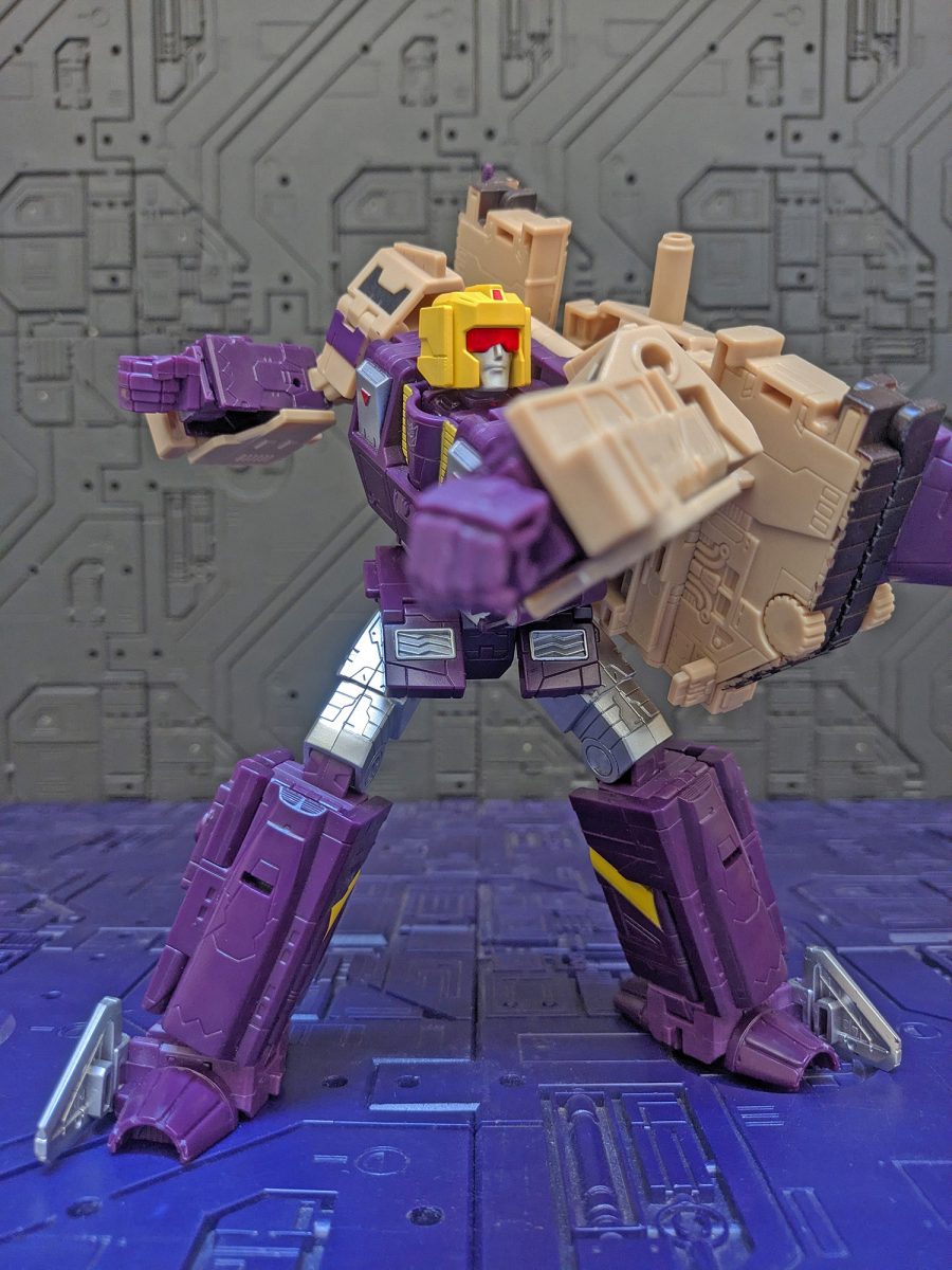 Foto Reseña: Transformers Legacy Leader Class Blitzwing – Cybertron 21