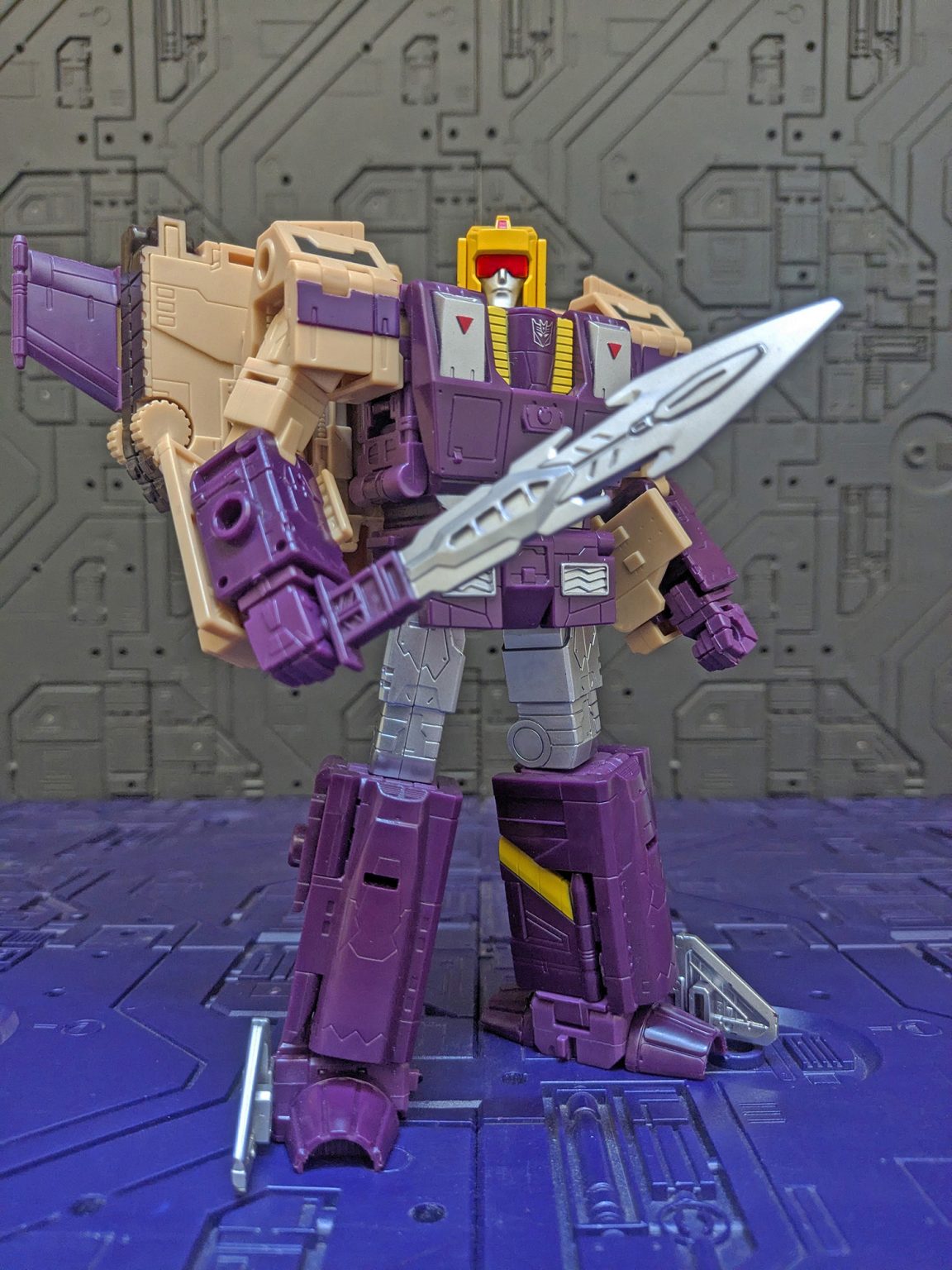 Foto Reseña: Transformers Legacy Leader Class Blitzwing – Cybertron 21