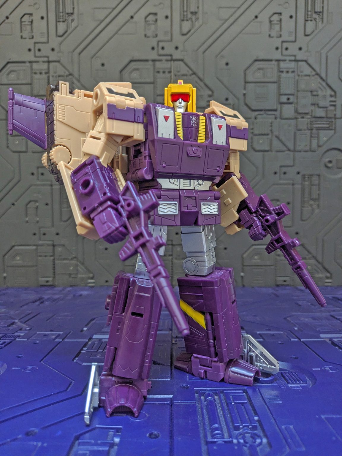 Foto Reseña: Transformers Legacy Leader Class Blitzwing – Cybertron 21