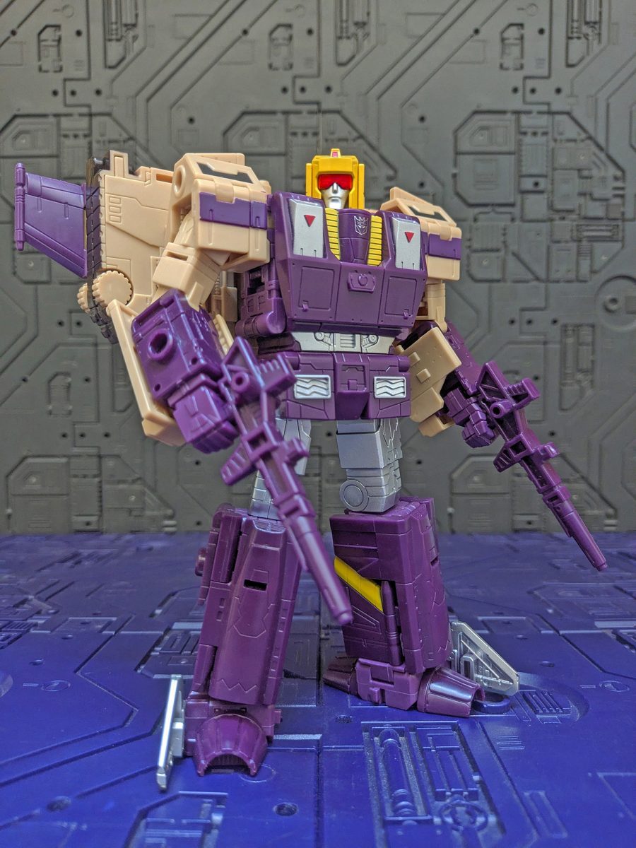 Foto Reseña: Transformers Legacy Leader Class Blitzwing – Cybertron 21
