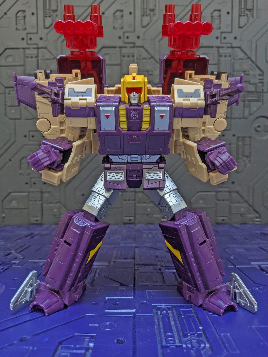 Foto Reseña: Transformers Legacy Leader Class Blitzwing – Cybertron 21
