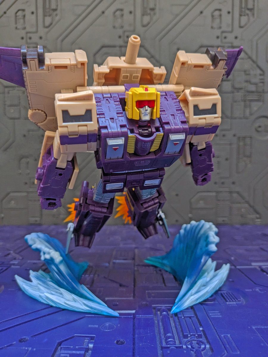 Foto Reseña: Transformers Legacy Leader Class Blitzwing – Cybertron 21