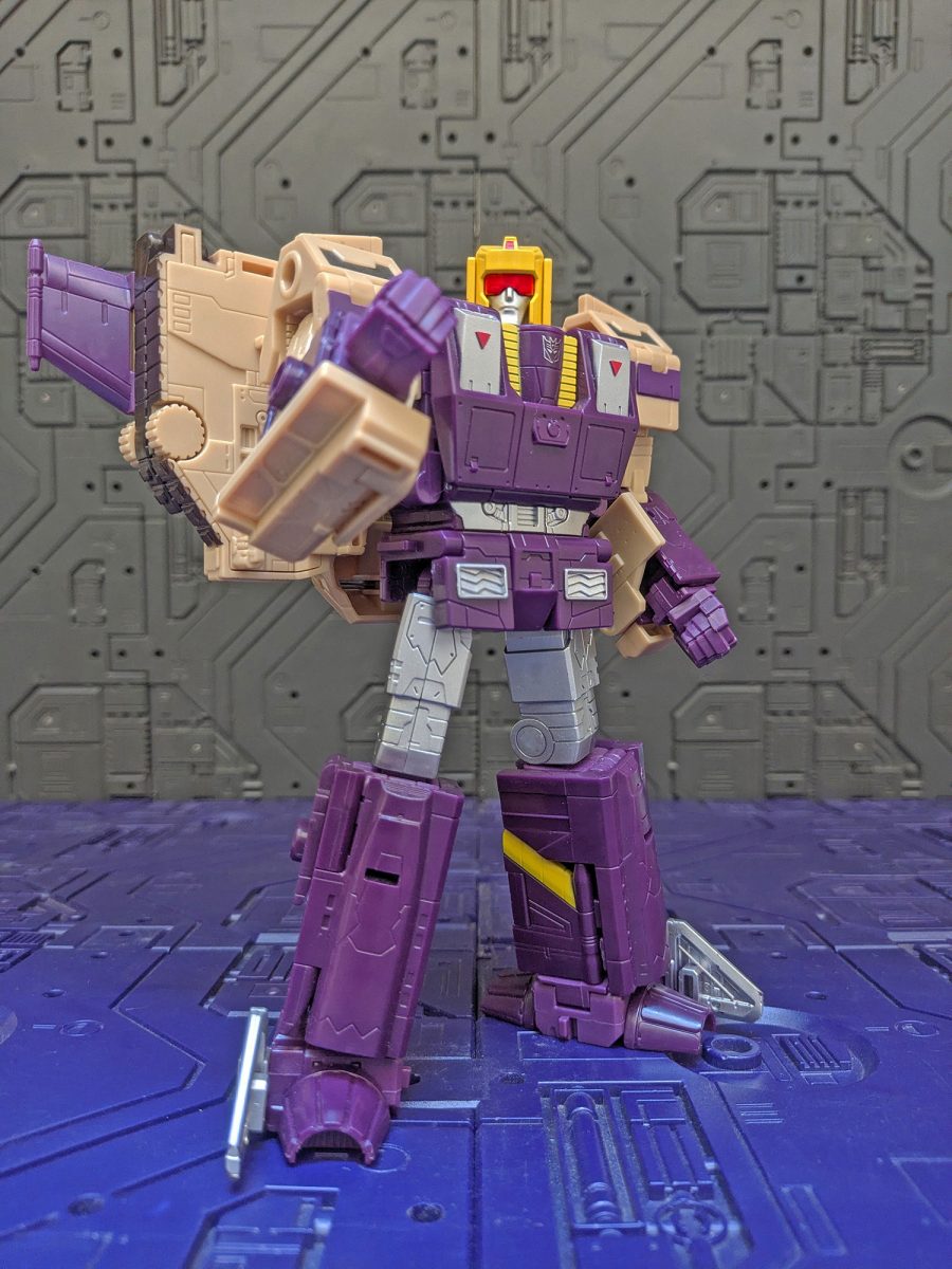 Foto Reseña: Transformers Legacy Leader Class Blitzwing – Cybertron 21