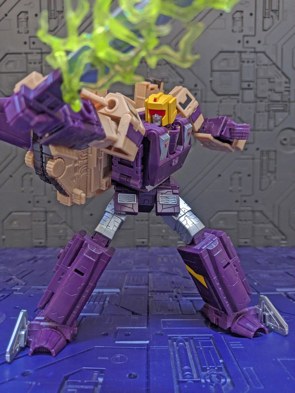 Foto Reseña: Transformers Legacy Leader Class Blitzwing – Cybertron 21