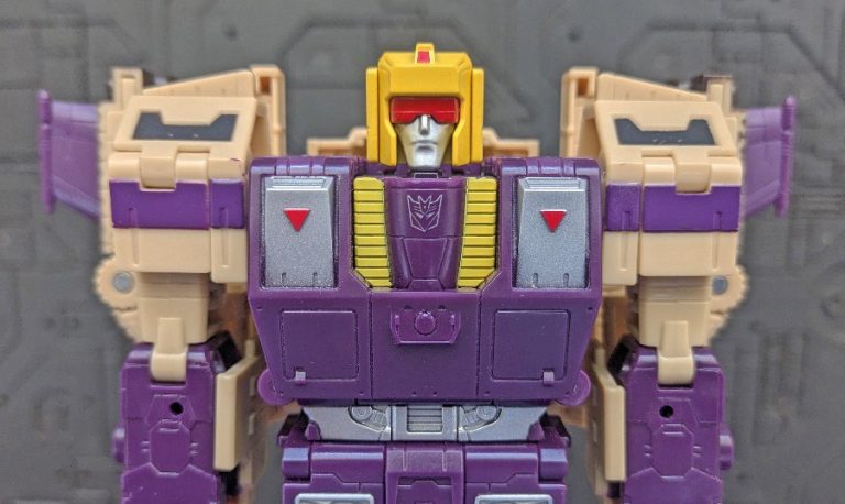 Foto Reseña: Transformers Legacy Leader Class Blitzwing – Cybertron 21