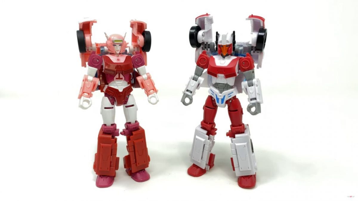 Foto Reseña: Transformers Legacy Deluxe Class Minerva – Cybertron 21