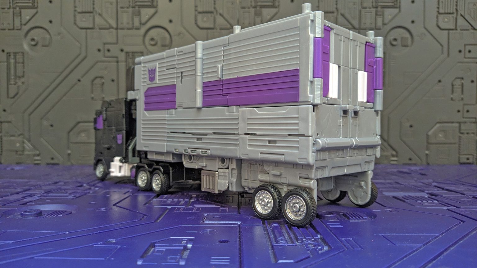 Foto Reseña: Transformers Legacy TL-13 Commander Class Stunticon ...