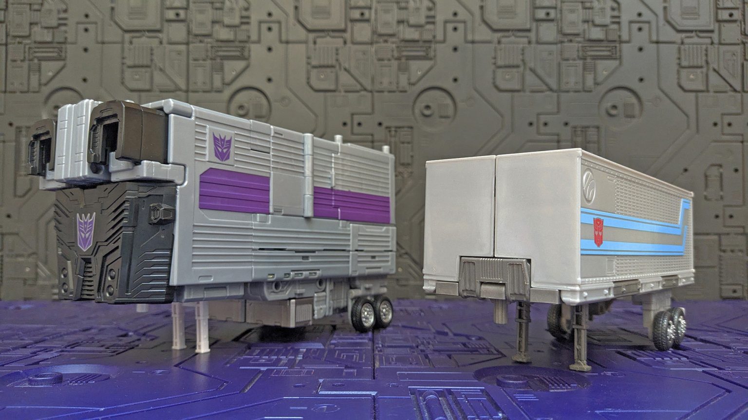 Foto Reseña: Transformers Legacy TL-13 Commander Class Stunticon ...