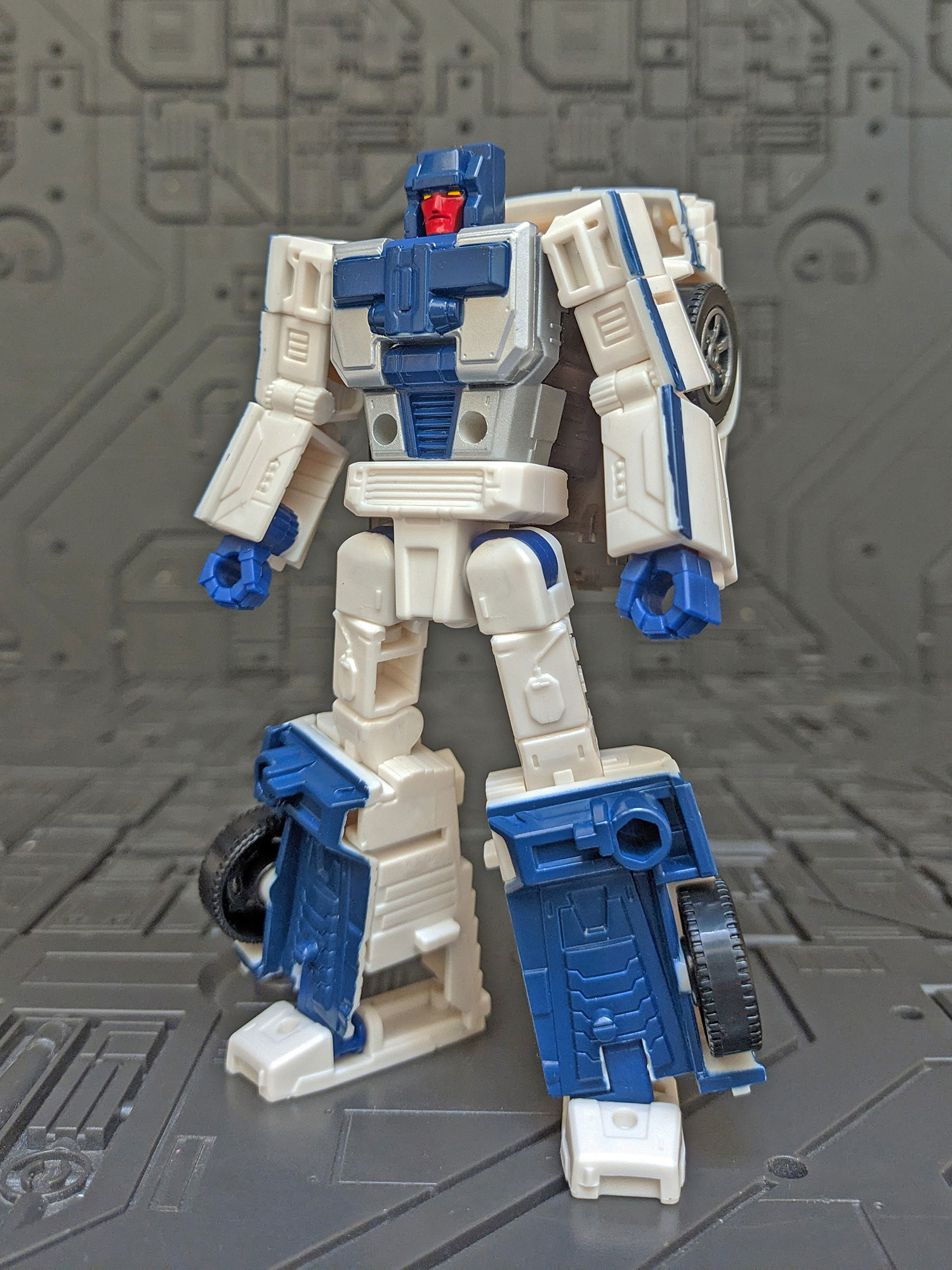 Foto Reseña: Transformers Legacy Menasor – Cybertron 21