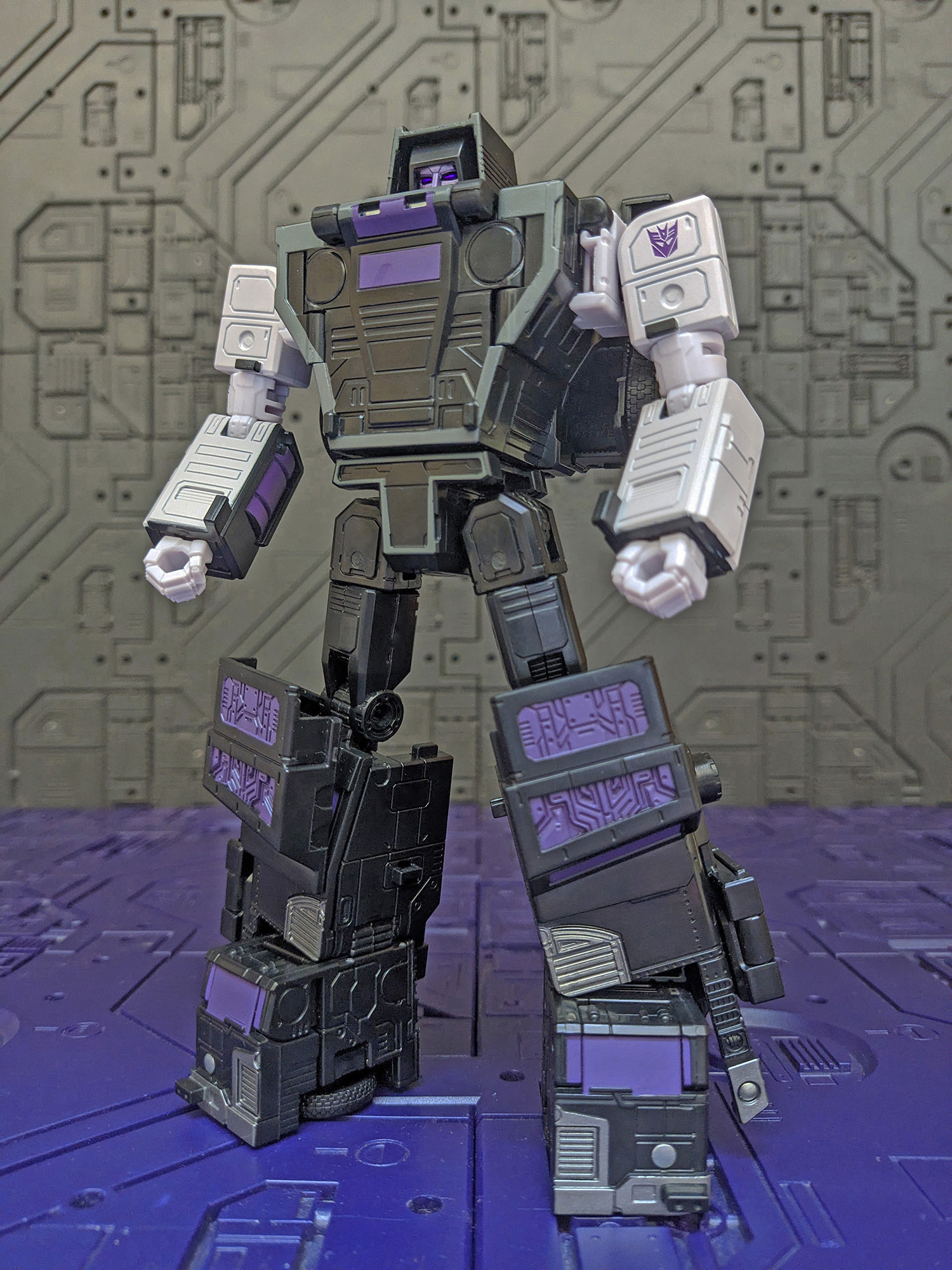 Foto Reseña: Transformers Legacy Menasor – Cybertron 21